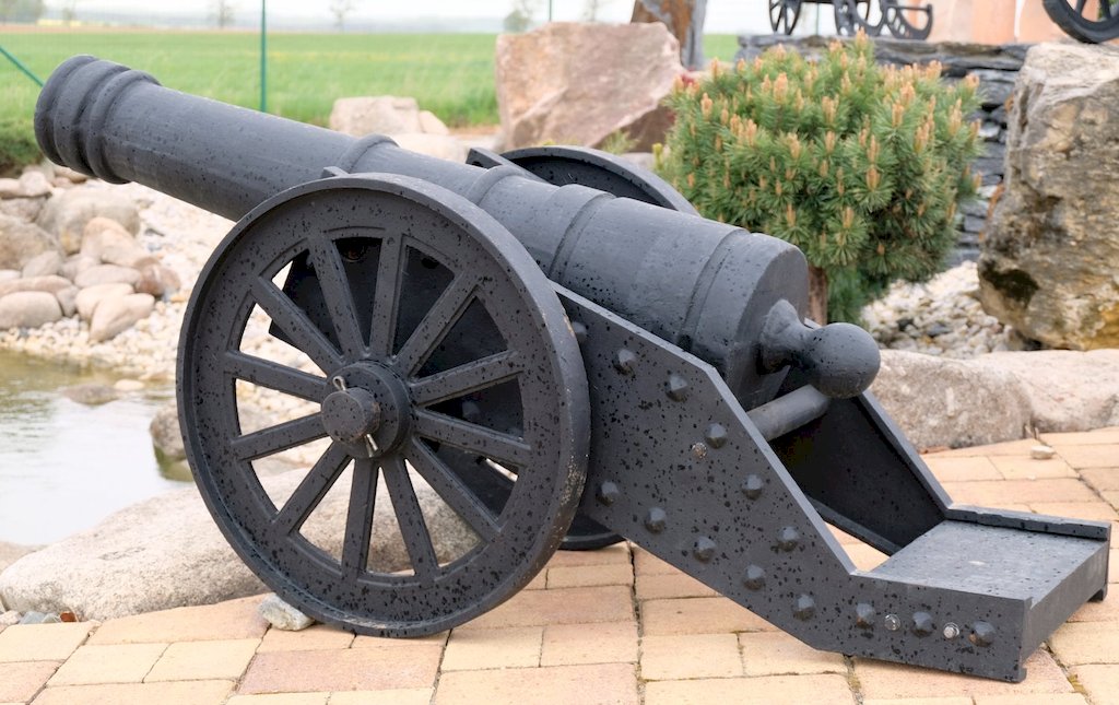 Große wuchtige Deko Kanone aus Eisenguss kaufen